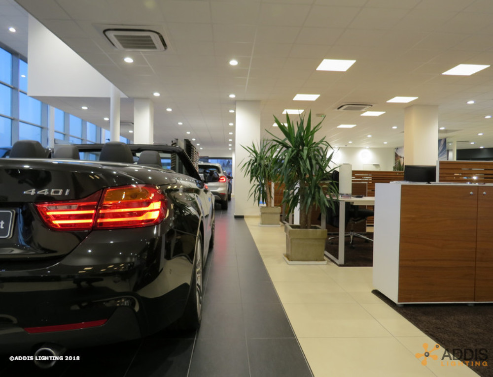 Eclairage led du showroom d'une concession automobile - Addis Lighting